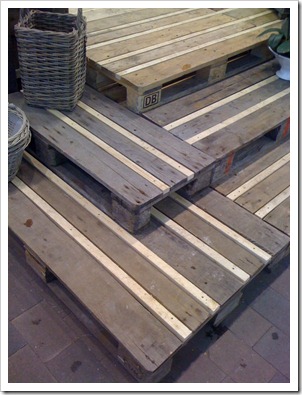 Melis interiørunivers: Platting av Europaller - budget friendly pallet deck